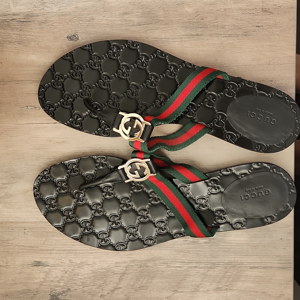 Gucci Signature Slides 100% Authentic - Gem